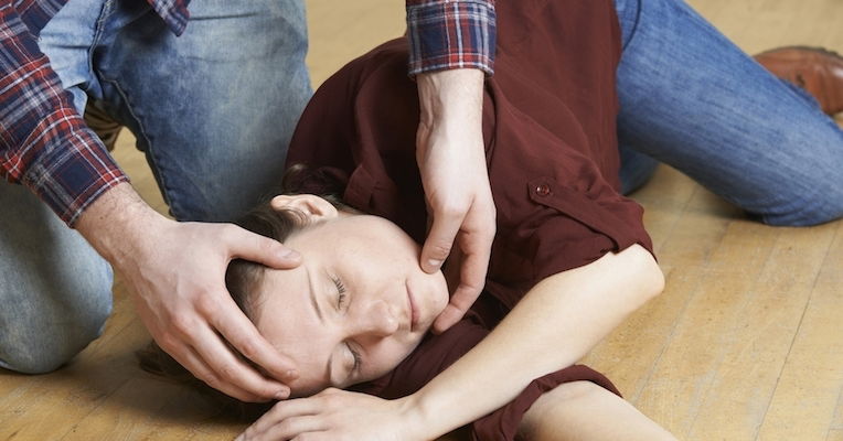 Posição lateral de segurança (PLS): o que é, como fazer e quando usar ...