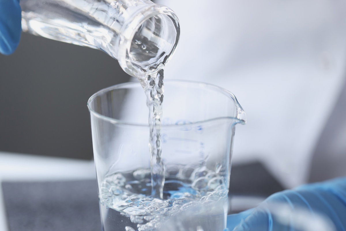 Méthanol: c'est quoi, à quoi ça sert (et empoisonnement) - Tua Saúde
