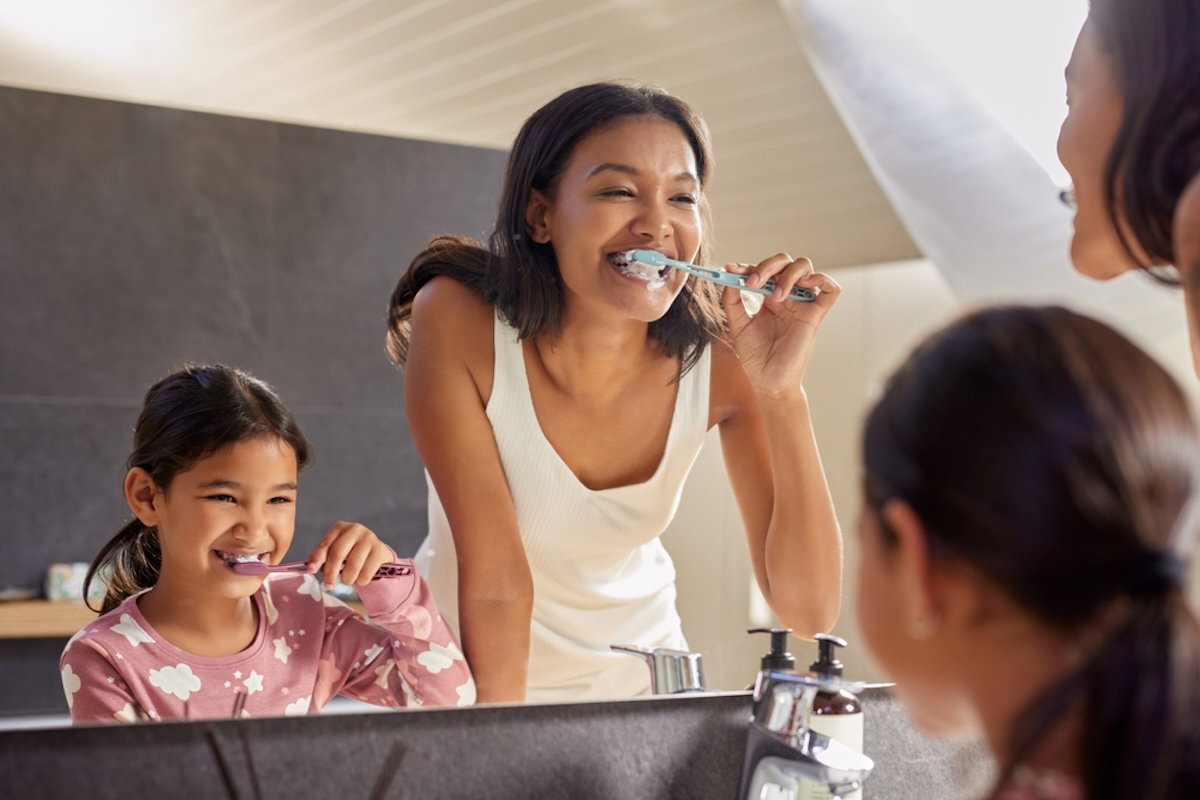 Cómo cepillarse los dientes: 9 pasos para hacerlo correctamente - Tua Saúde