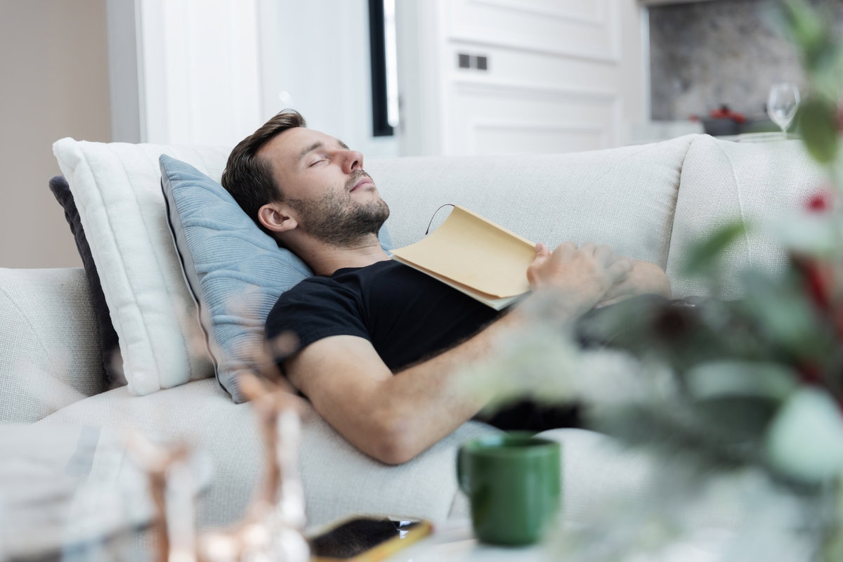 5 benefícios do cochilo: tempo ideal (e cuidados a ter) - Tua Saúde