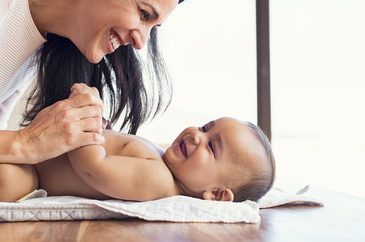 Heces con sangre en el bebé: 7 causas y qué hacer - Tua Saúde