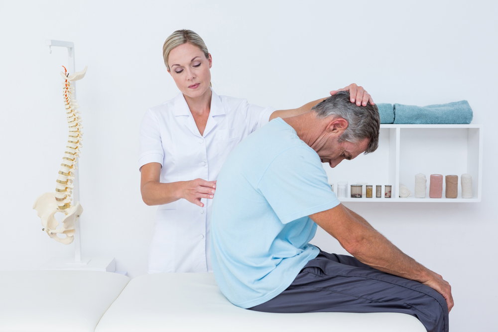 Middle Back Pain: 7 Causes (& How to Treat) - Tua Saúde